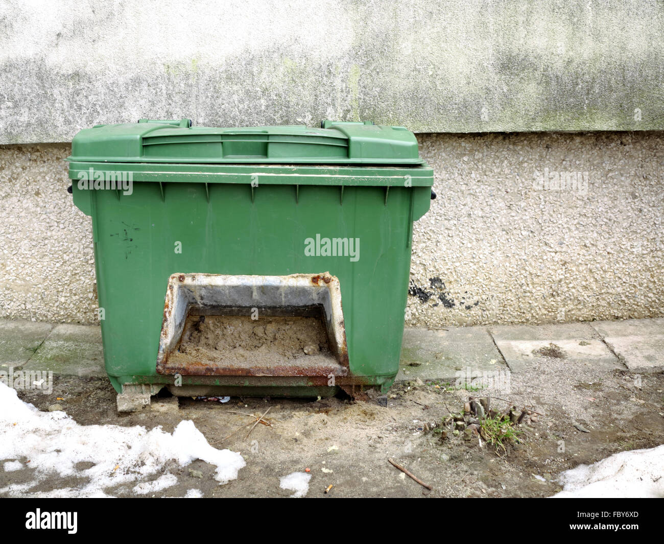 Box with sand hi-res stock photography and images - Alamy