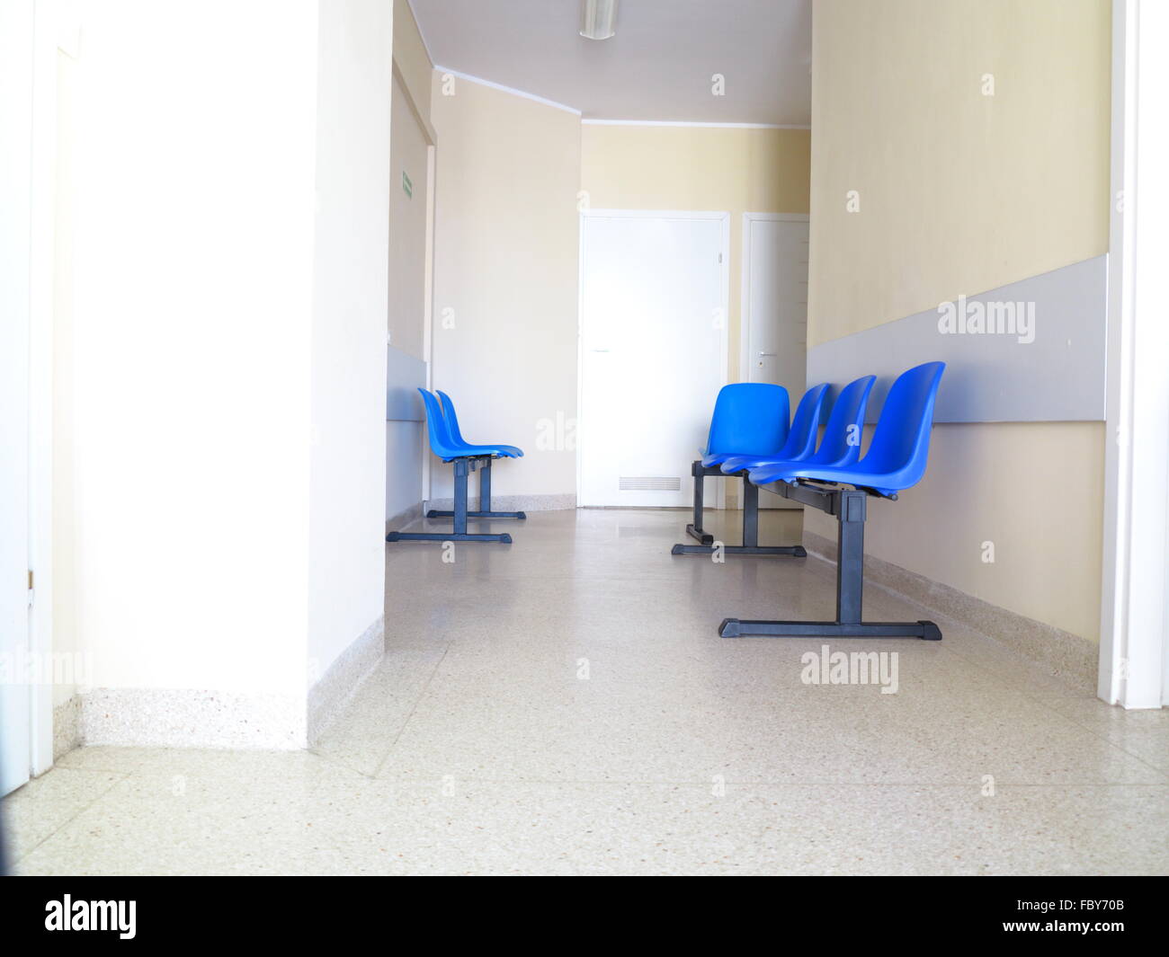 Waiting room seating hi-res stock photography and images - Alamy