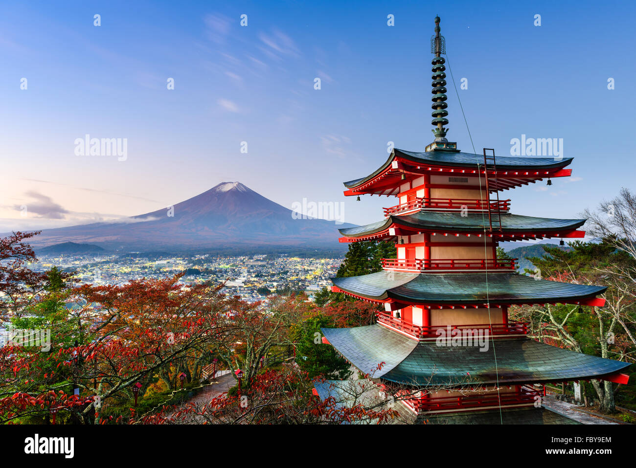 Temple And Mount Fuji High Resolution Stock Photography and Images - Alamy