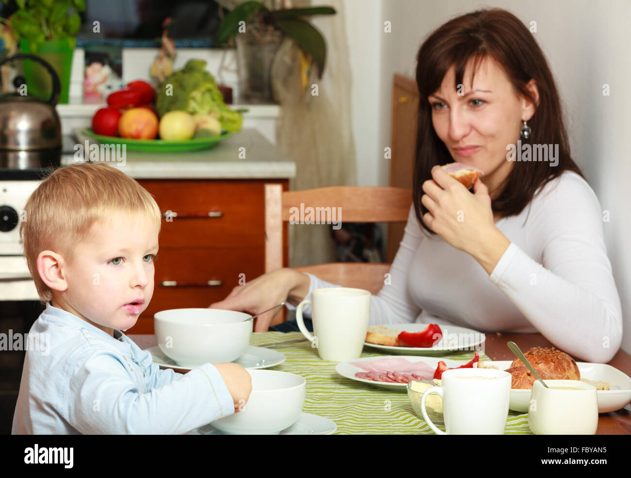 Family eating corn flakes bread hi-res stock photography and images - Alamy