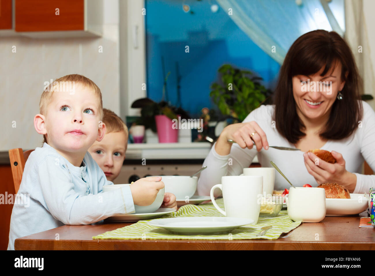 Family eating corn flakes bread hi-res stock photography and images - Alamy