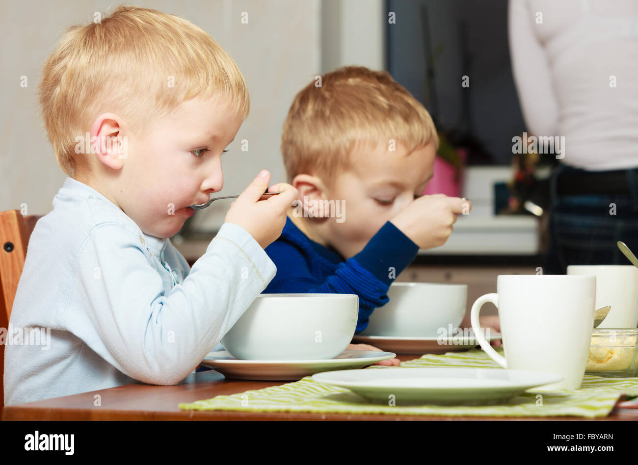 Children eating at kitchen table hi-res stock photography and images ...
