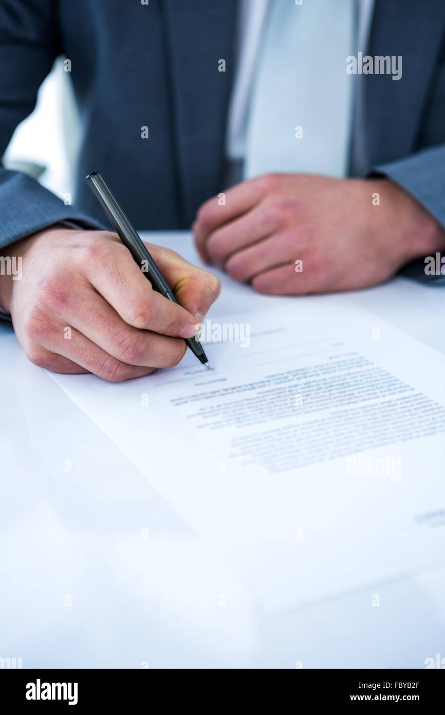 Signing contract hi-res stock photography and images - Alamy
