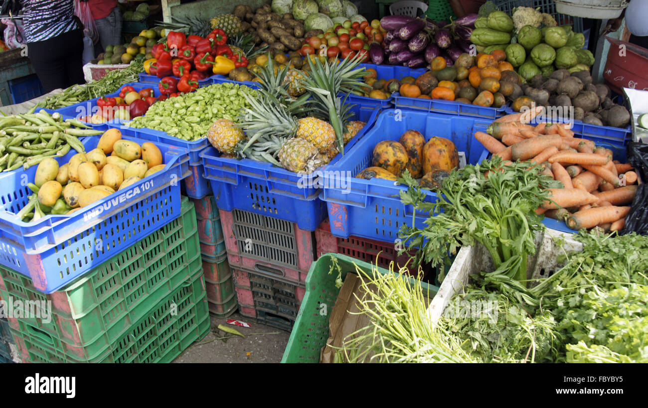 Caribbean market hi-res stock photography and images - Alamy