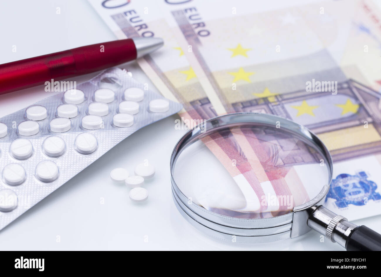 Pill and magnifier Stock Photo - Alamy