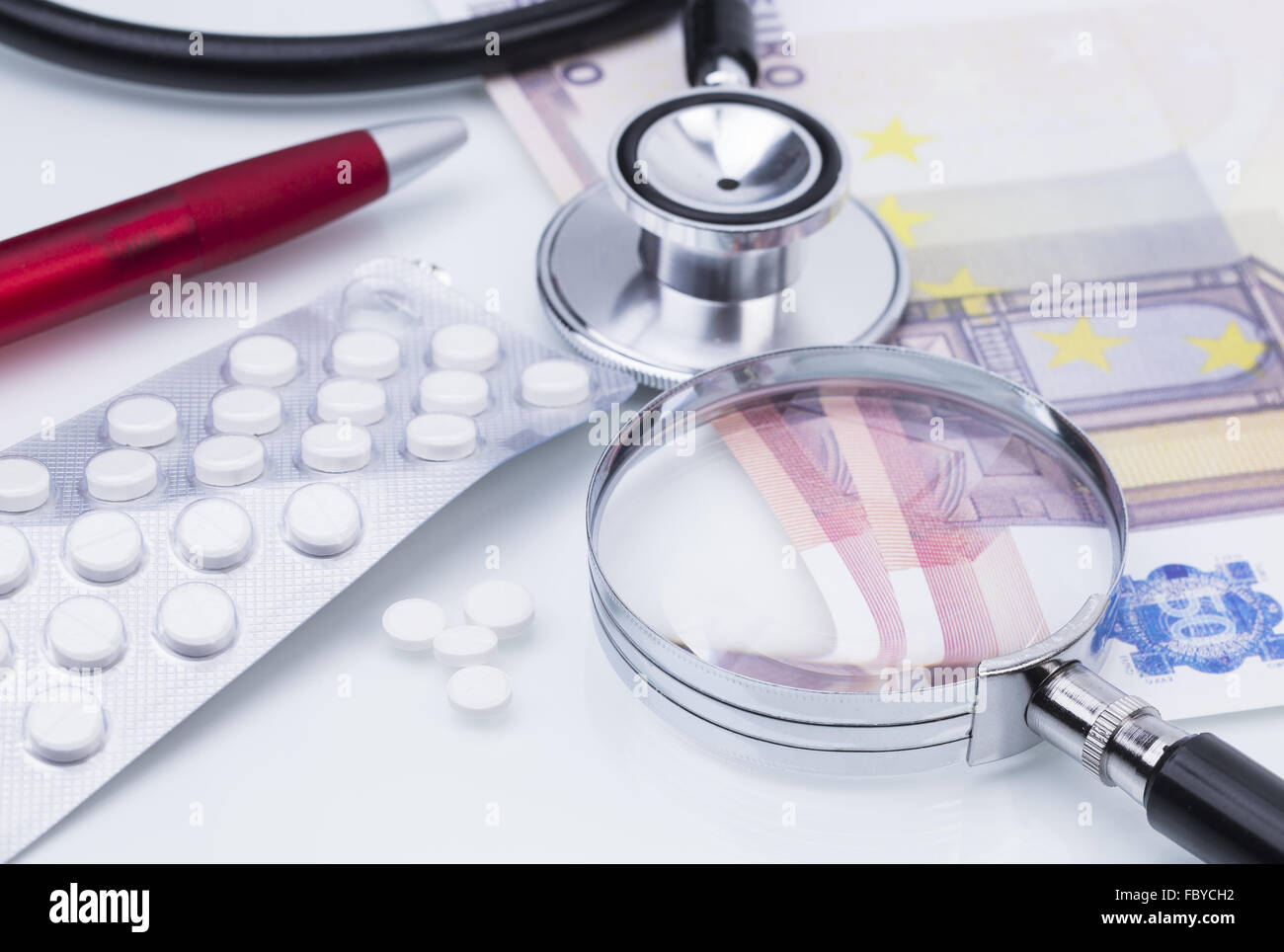 Magnifier glass pill hi-res stock photography and images - Alamy