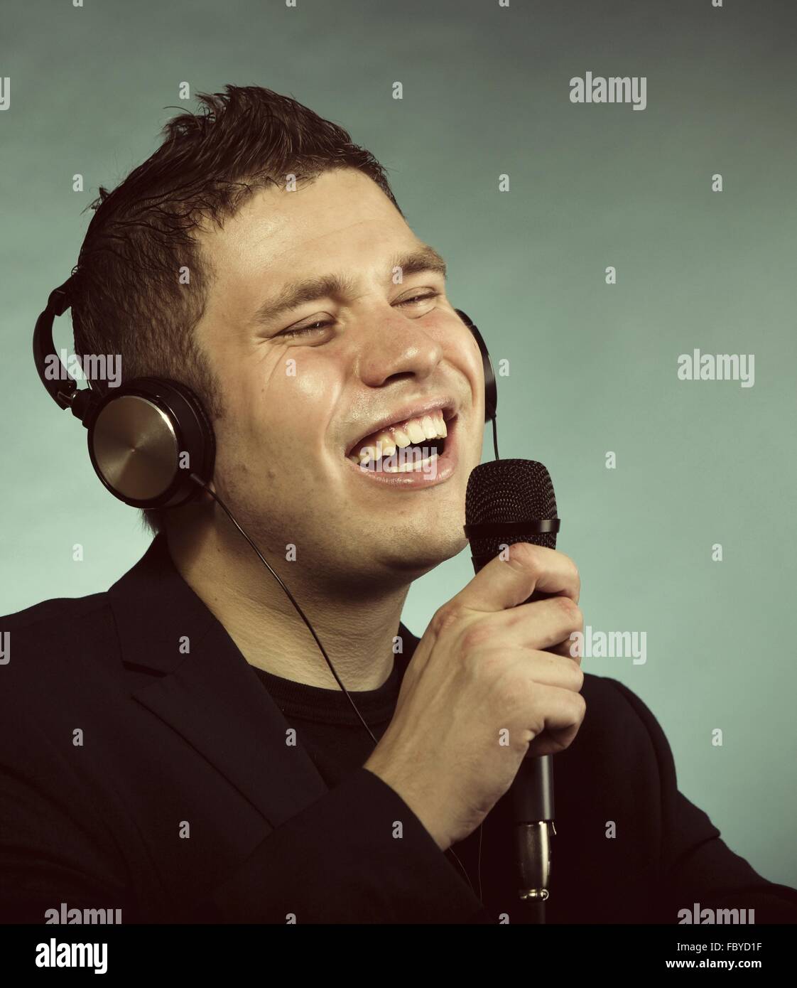 Man with mic hi-res stock photography and images - Alamy