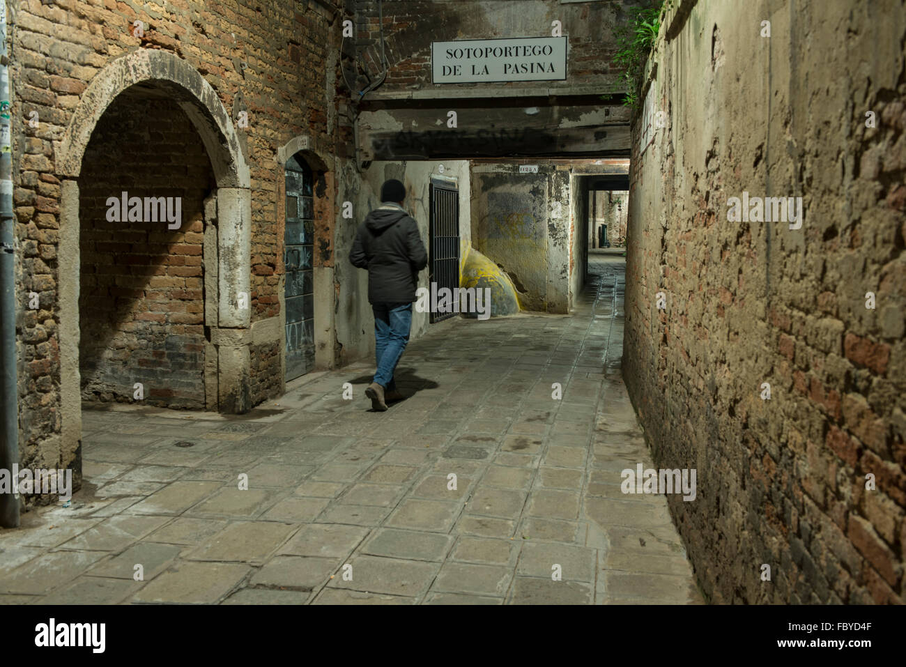 scene between the houses in Venice Stock Photo - Alamy