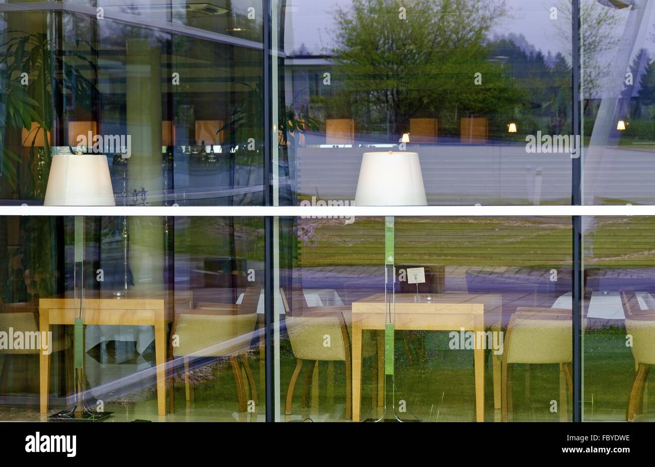 View facade waiting building hi-res stock photography and images - Alamy