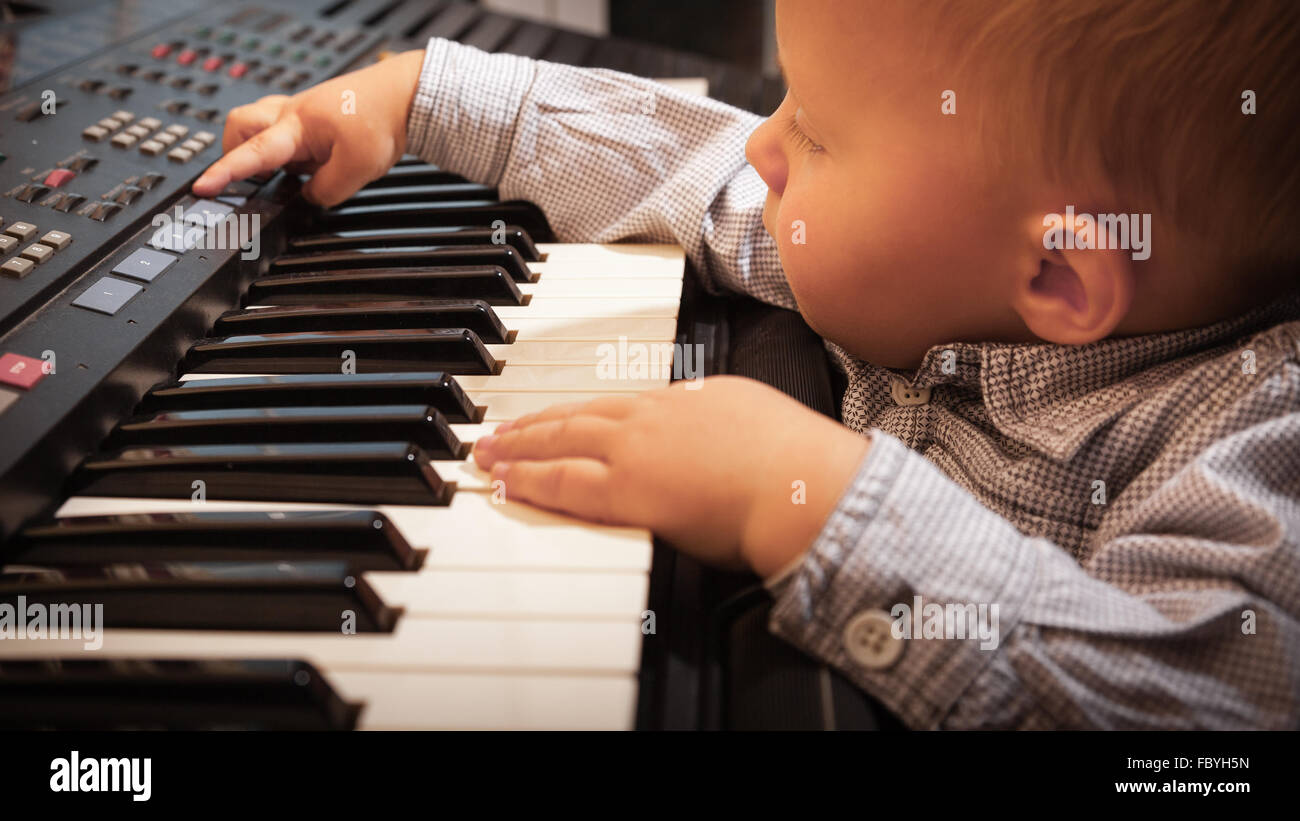 Kid playing piano hi-res stock photography and images - Alamy