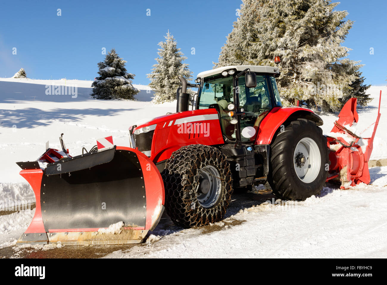 Red snow plow hi-res stock photography and images - Alamy