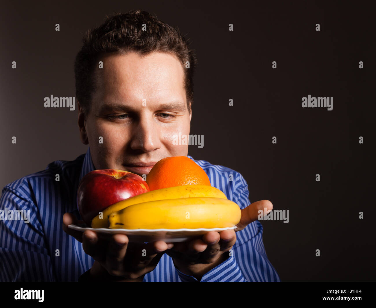 Smelling fruit hi-res stock photography and images - Alamy