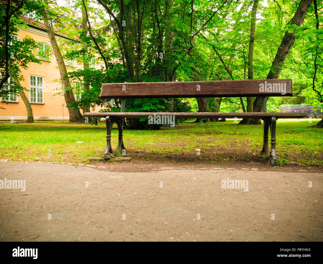 Sidewalk park bench hi-res stock photography and images - Alamy
