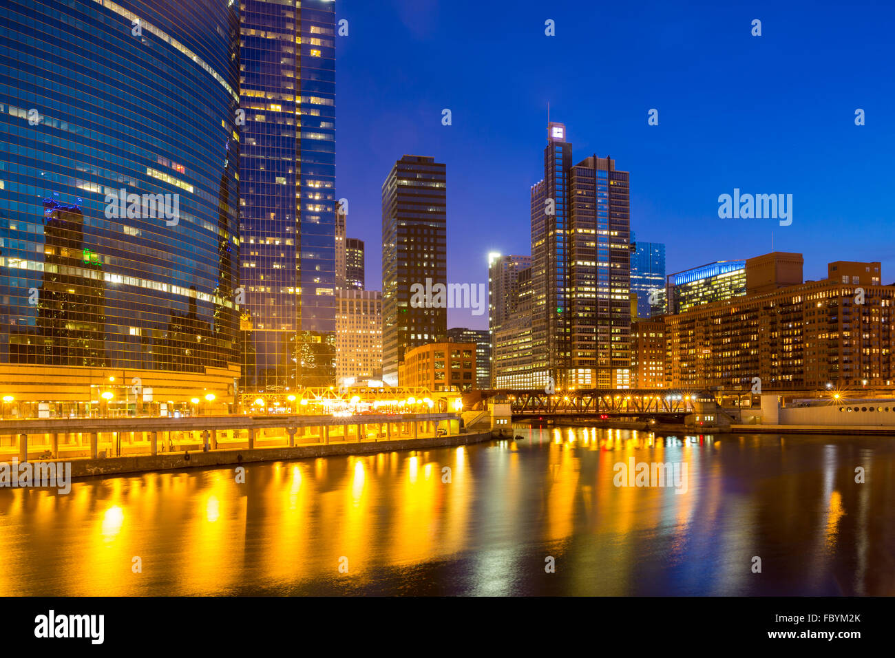 Chicago downtown residential district hi-res stock photography and ...