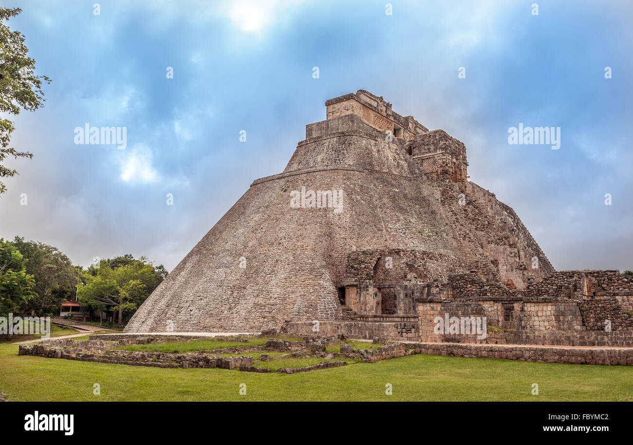 Dwarf pyramid hi-res stock photography and images - Alamy