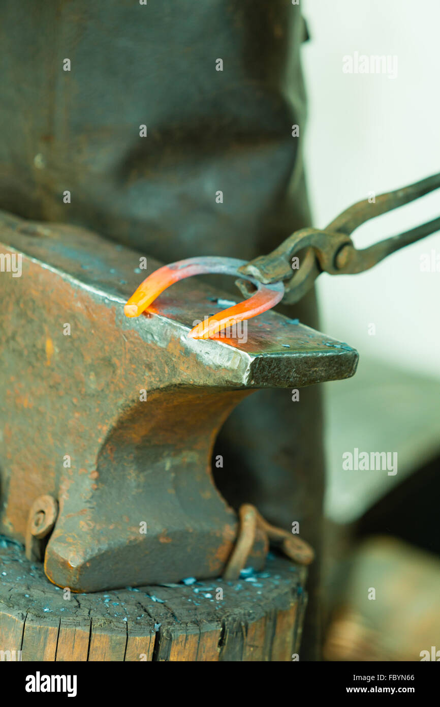 Hand hammering hi-res stock photography and images - Alamy