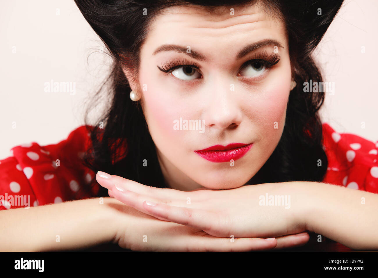 Retro. Portrait of pensive pinup girl dreaming Stock Photo - Alamy