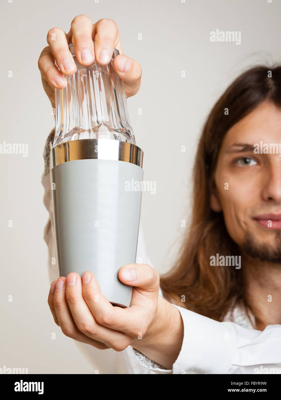 Man cocktail shaking hi-res stock photography and images - Alamy