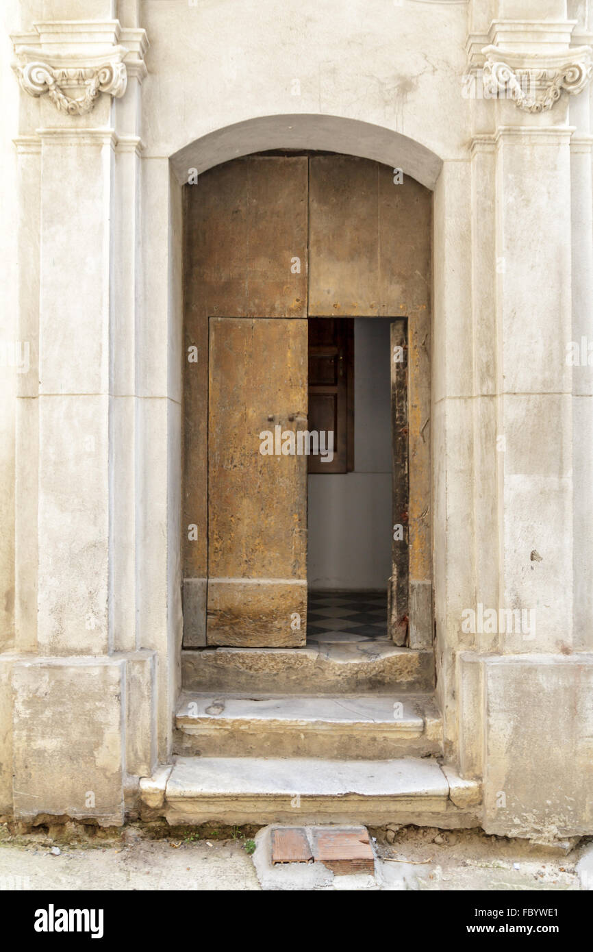 Side Entrance Stock Photos & Side Entrance Stock Images - Alamy