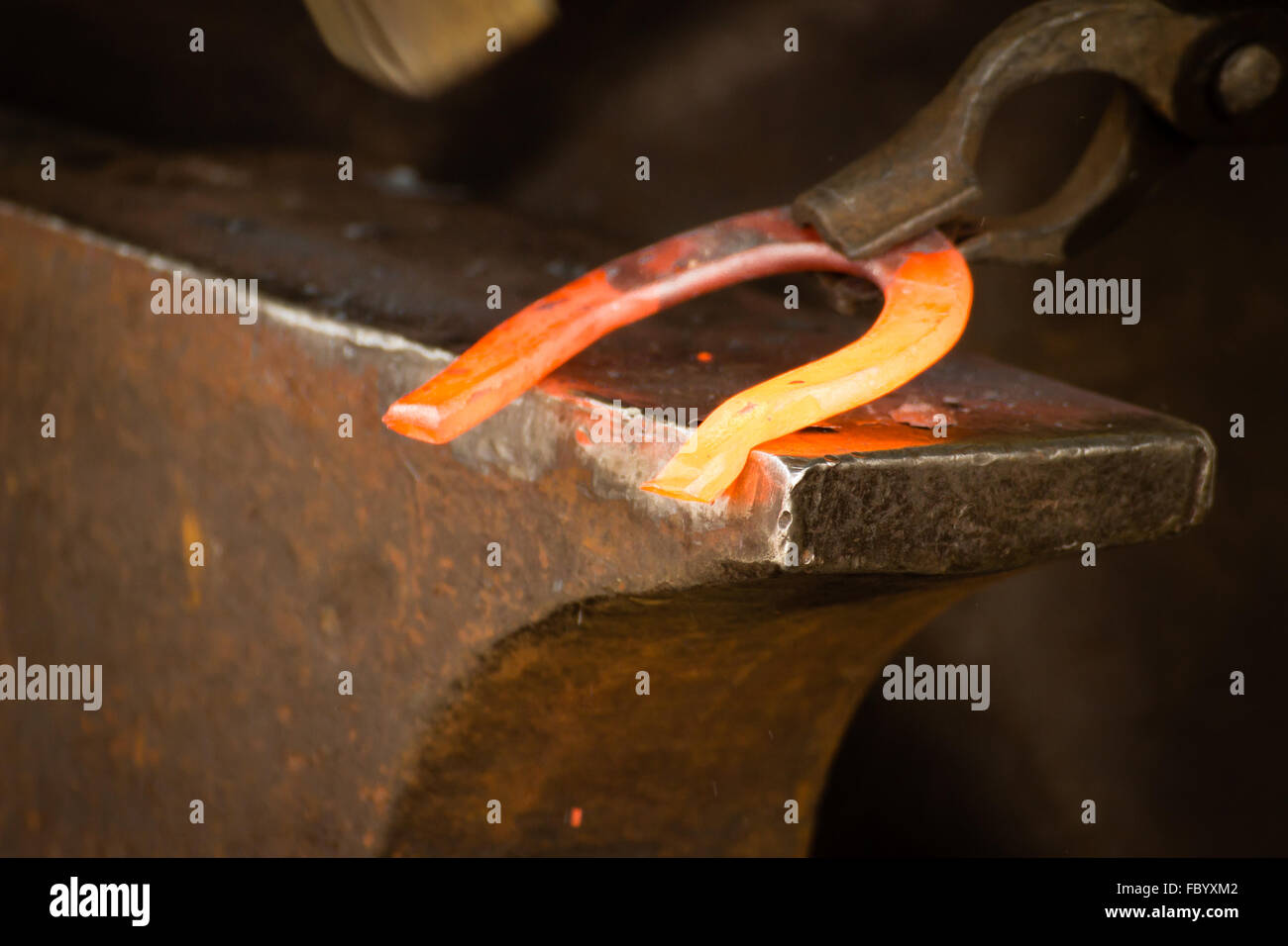Blacksmith steel hammering hi-res stock photography and images - Alamy