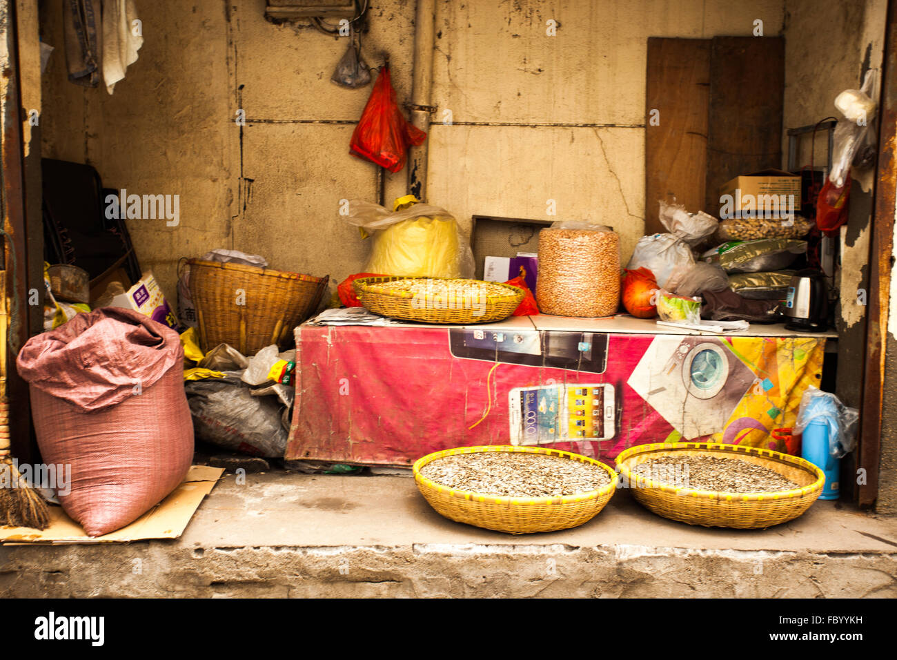 China shop hi-res stock photography and images - Alamy