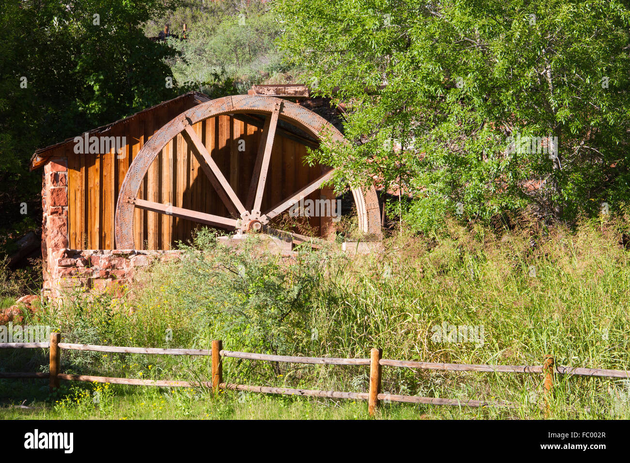 Old mill crossing hi-res stock photography and images - Alamy
