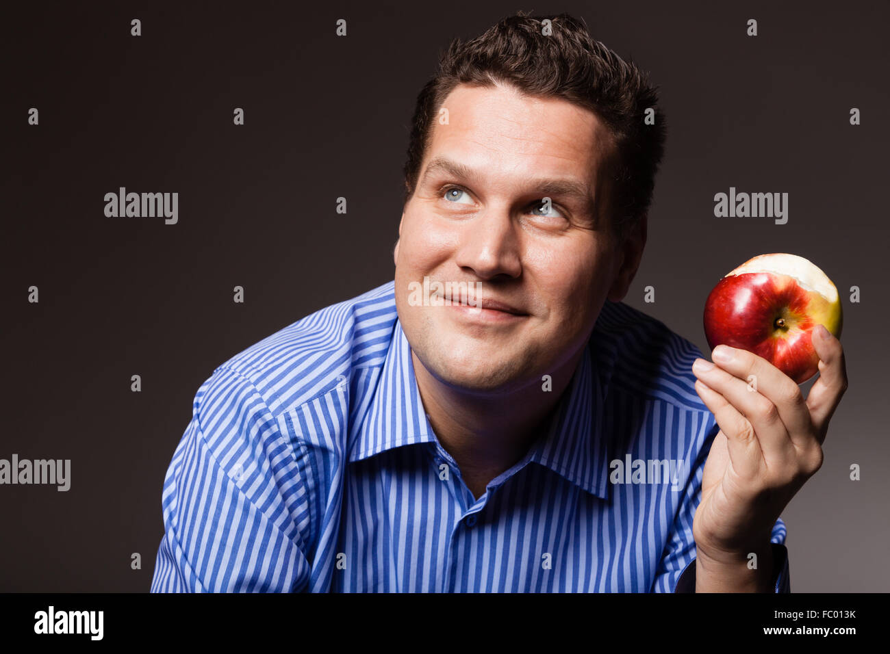 Diet nutrition. Happy man eating apple fruit Stock Photo - Alamy