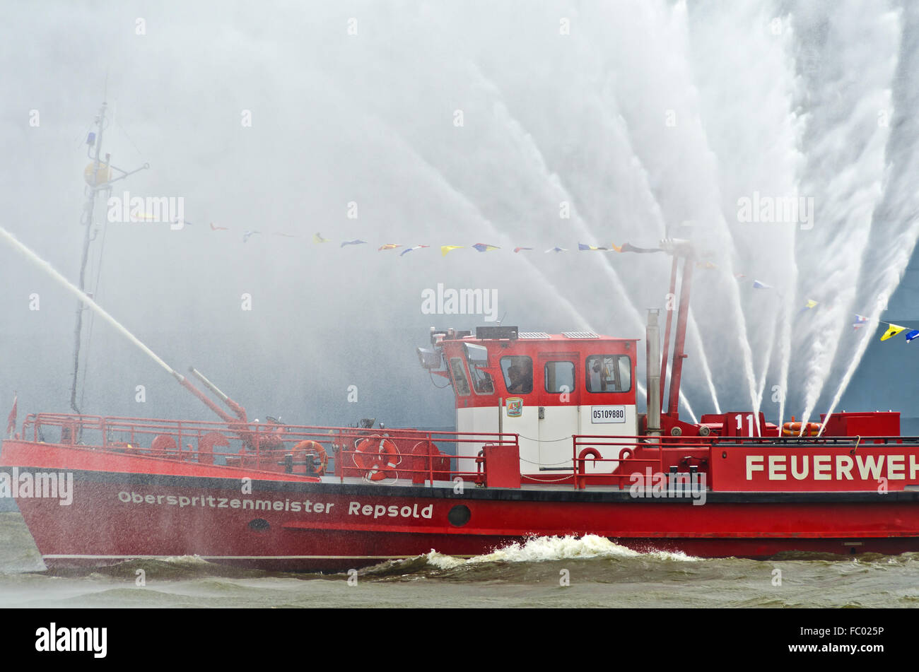 Fireboat hi-res stock photography and images - Alamy