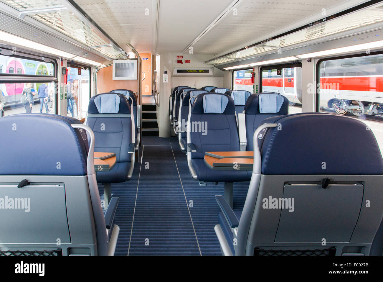 Double deck hi-res stock photography and images - Alamy