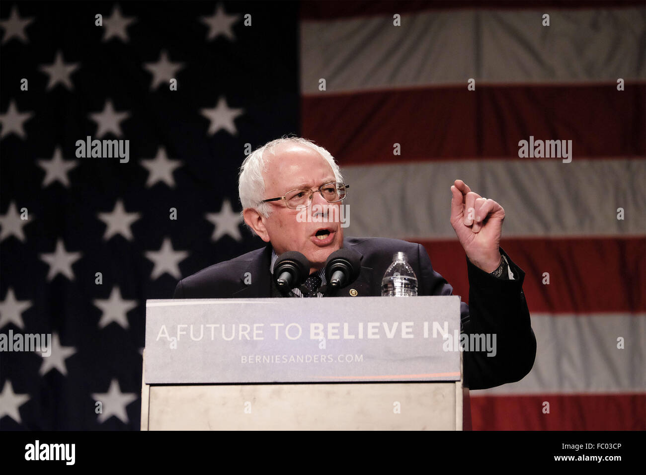 Sioux City, IOWA, USA. 19th Jan, 2016. U.S. Sen. BERNIE SANDERS (D-VT ...