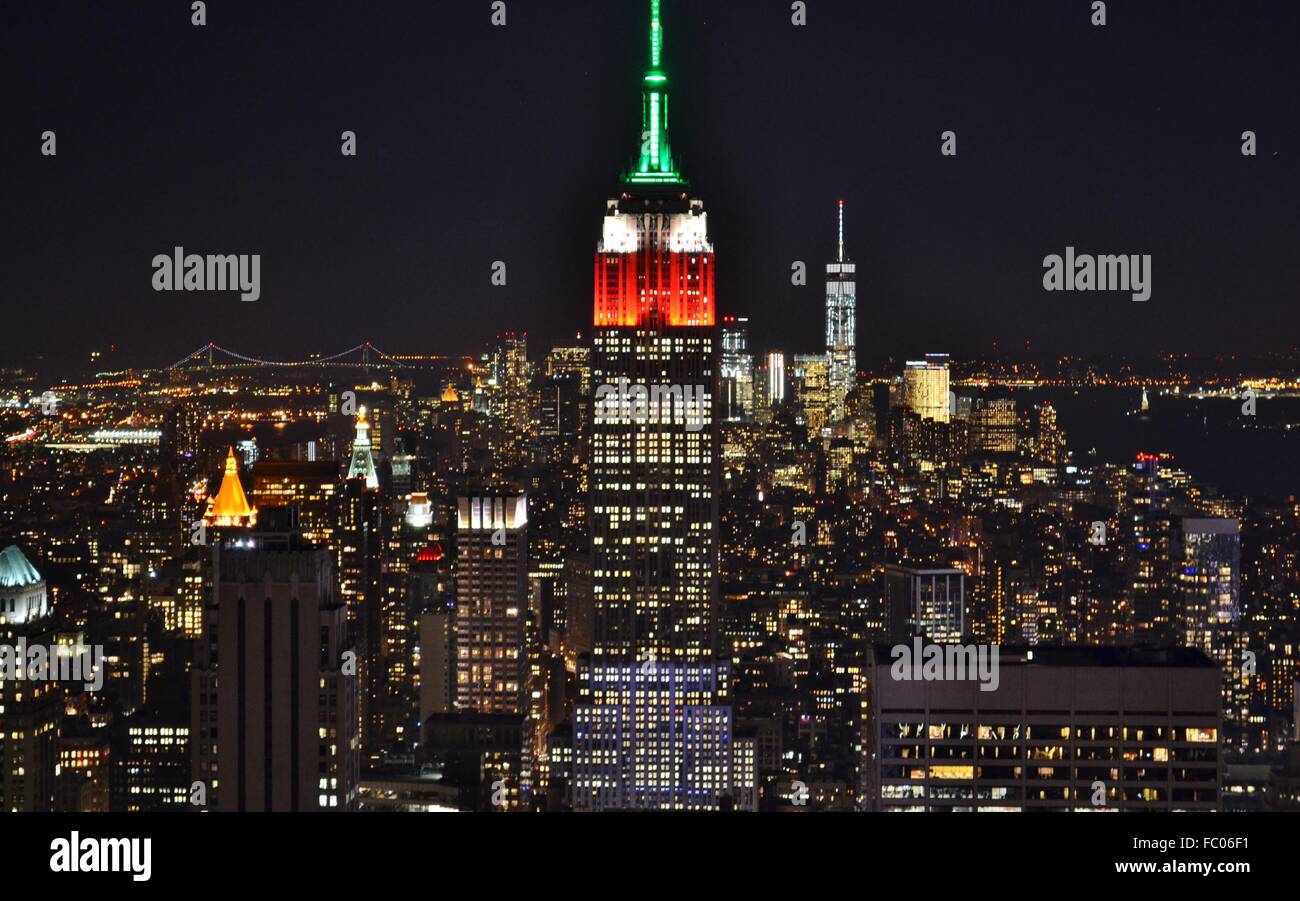 Downtown Manhattan and the Empire State Building at night Stock Photo ...