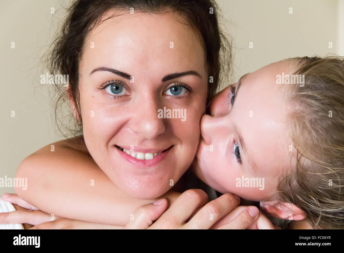 Kissing mother hi-res stock photography and images - Alamy