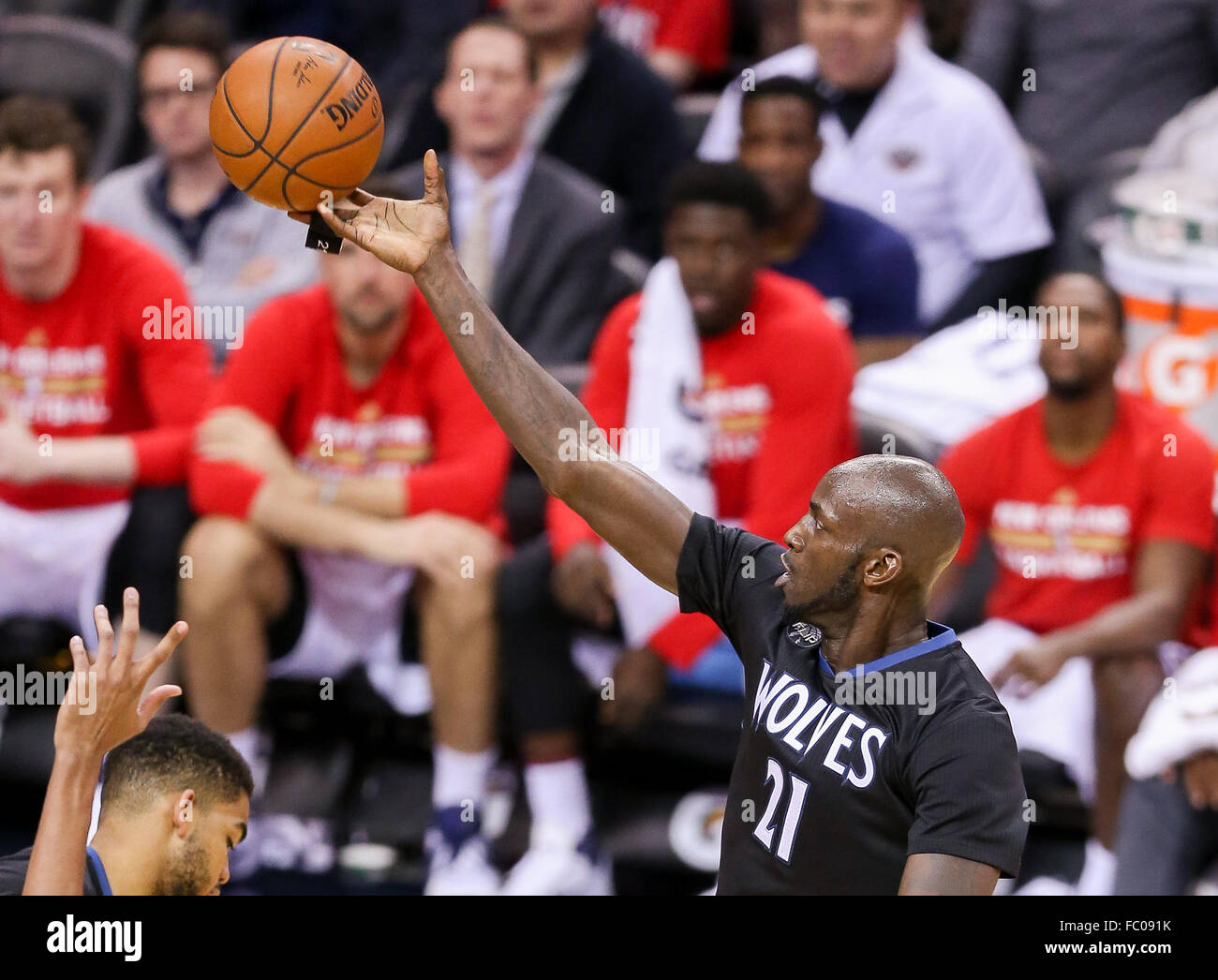 Minnesota timberwolves kevin garnett nba hi-res stock photography and ...