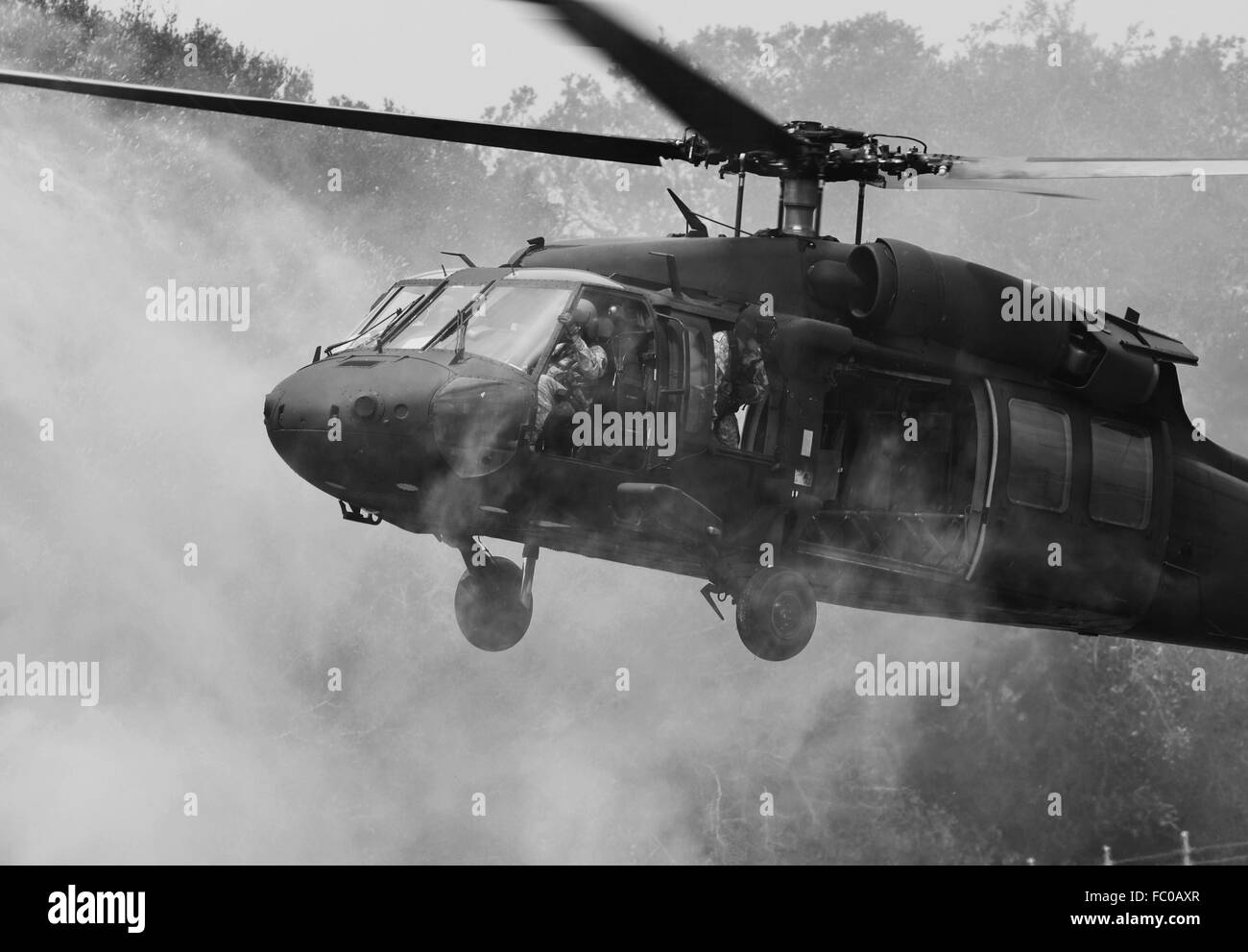 Sikorsky uh 60 helicopter Black and White Stock Photos & Images - Alamy