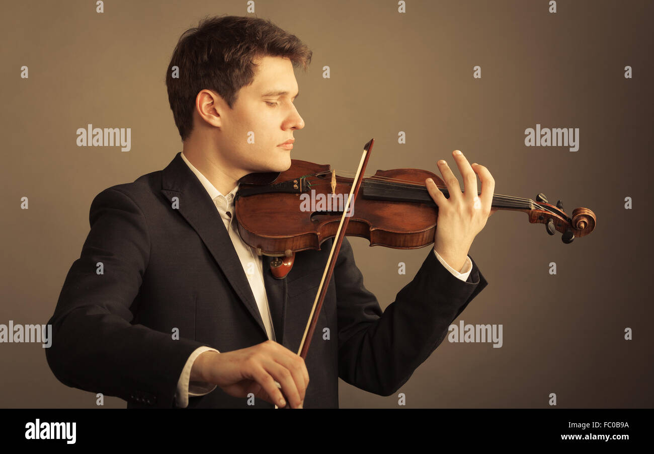Male violinist hi-res stock photography and images - Alamy