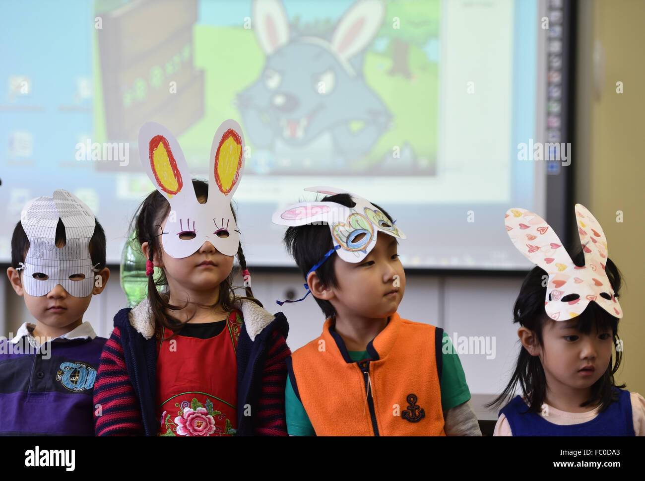 Chinese pupils singing hi-res stock photography and images - Alamy