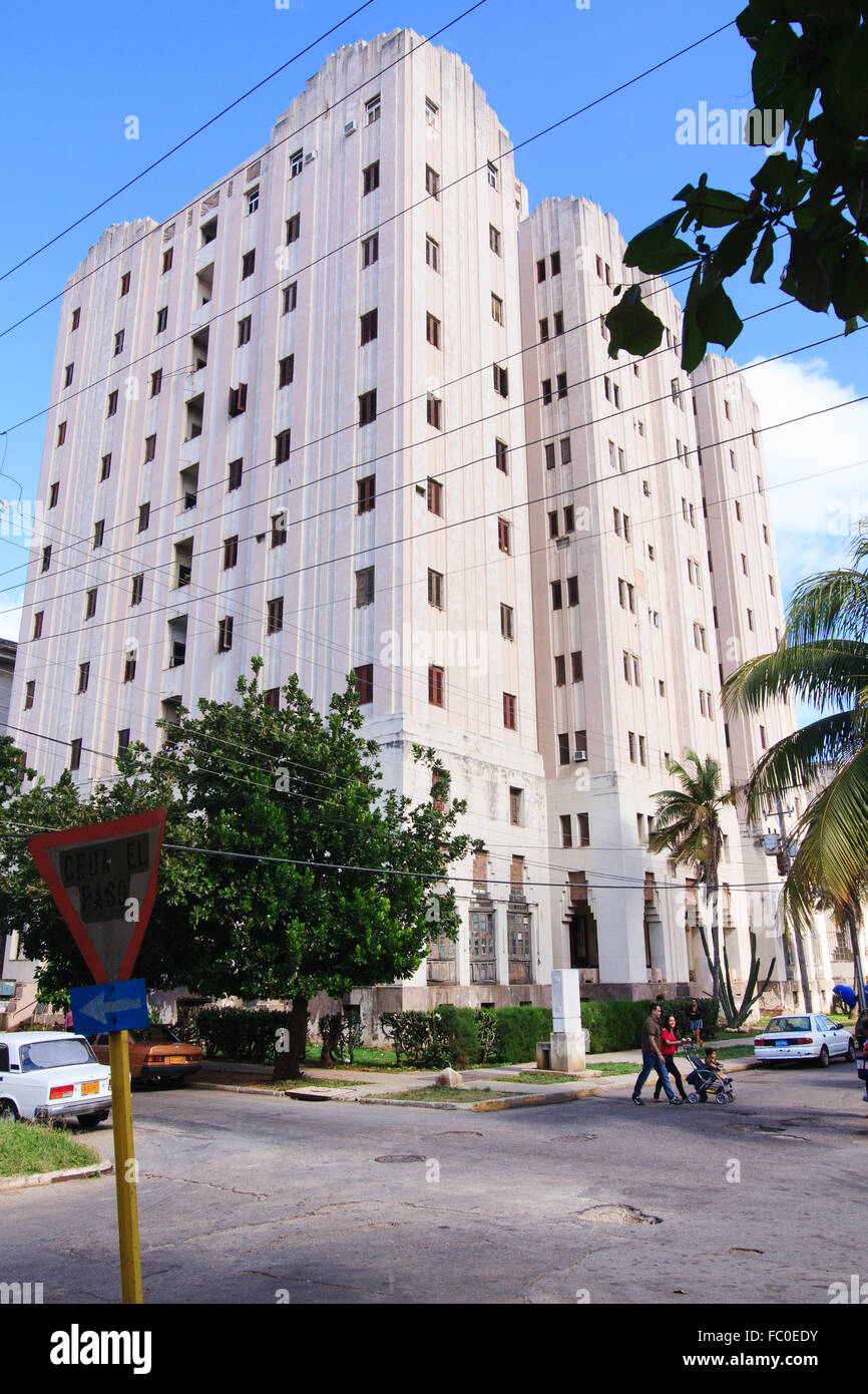 Vedado district hi-res stock photography and images - Alamy