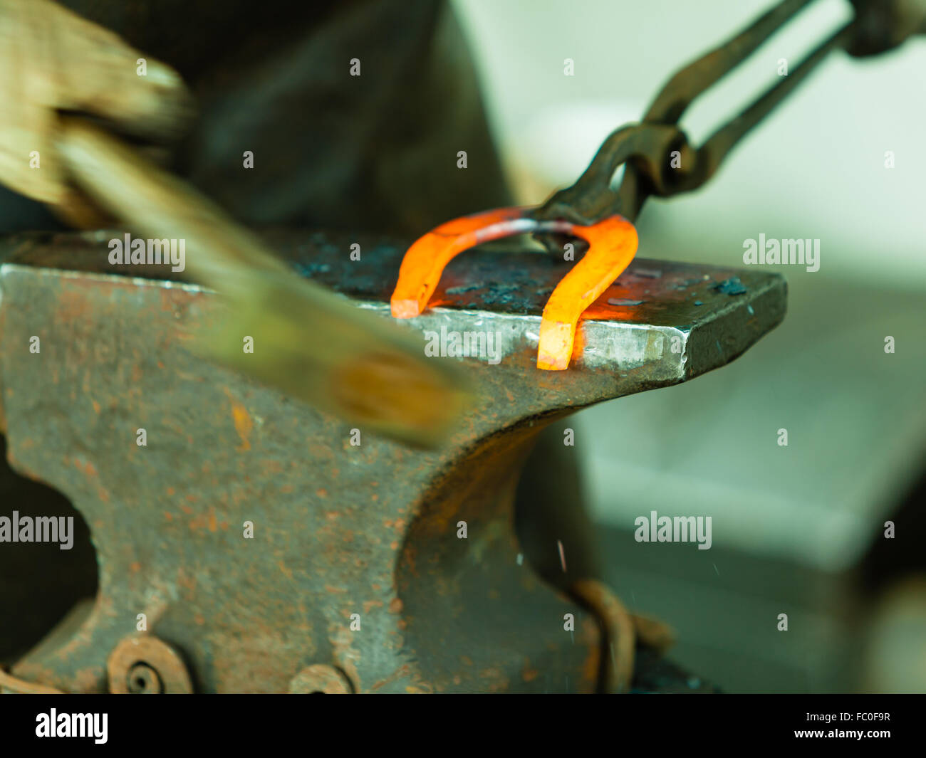 Blacksmith working red hot iron hi-res stock photography and images - Alamy