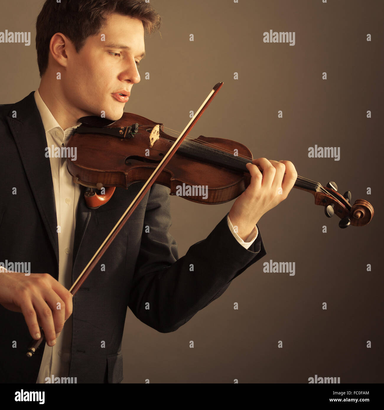 Violin training hi-res stock photography and images - Alamy