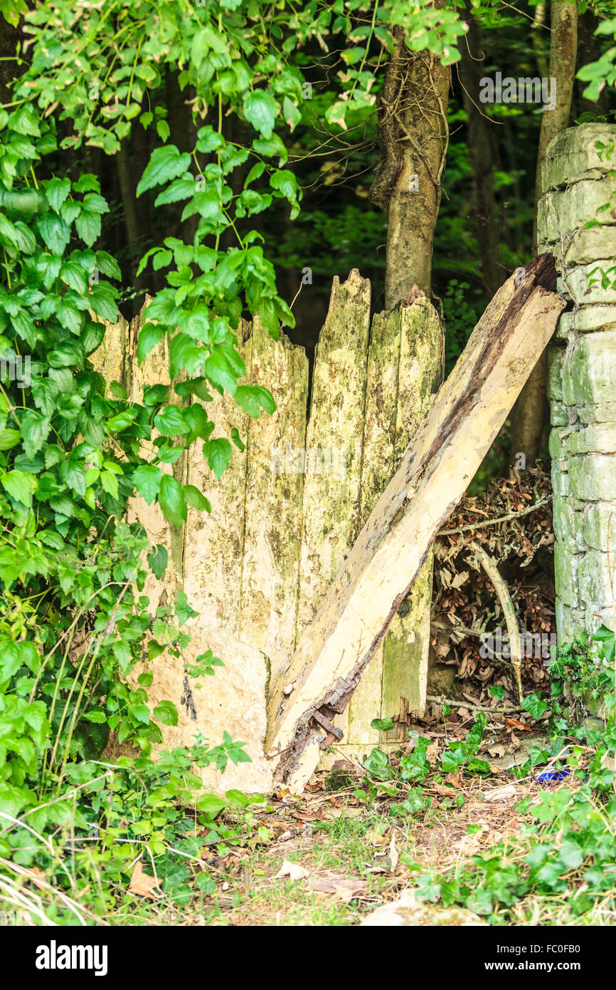 Rustic wooden gateway hi-res stock photography and images - Alamy