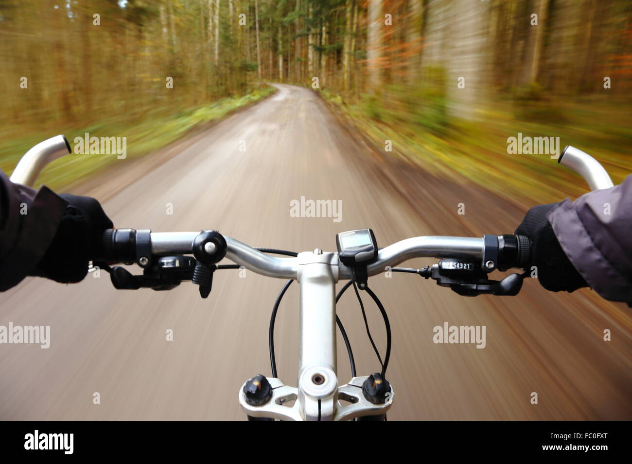 Race zoom hi-res stock photography and images - Alamy