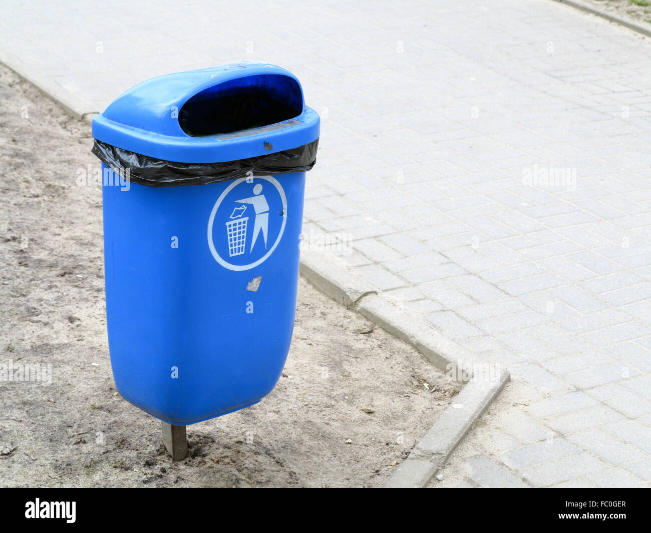 Garbage blue bucket hi-res stock photography and images - Alamy