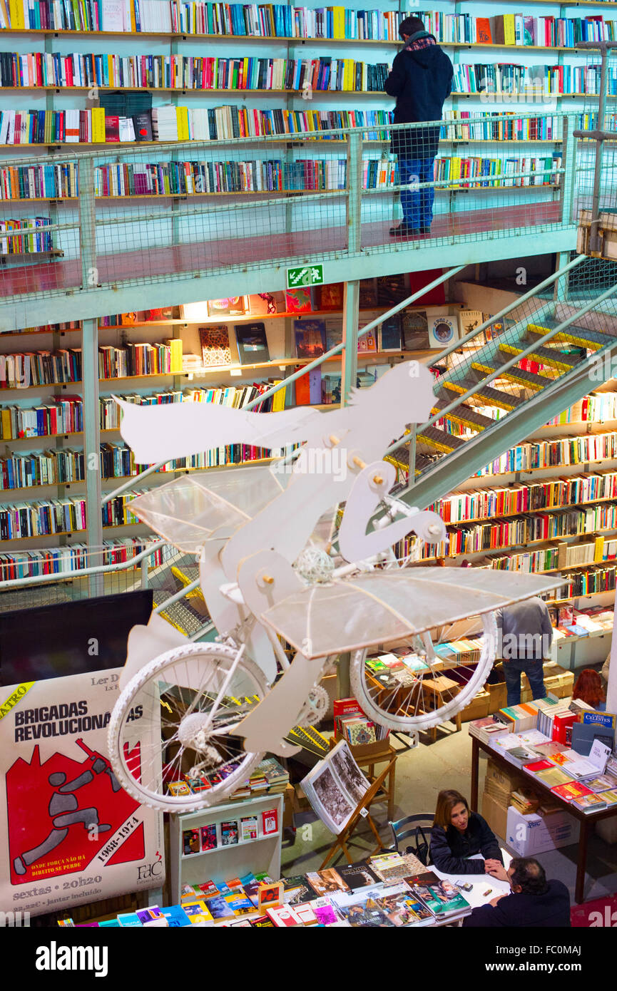 Library cafe hi-res stock photography and images - Alamy