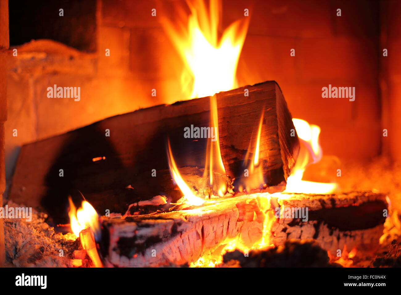 Burning fire hi-res stock photography and images - Alamy