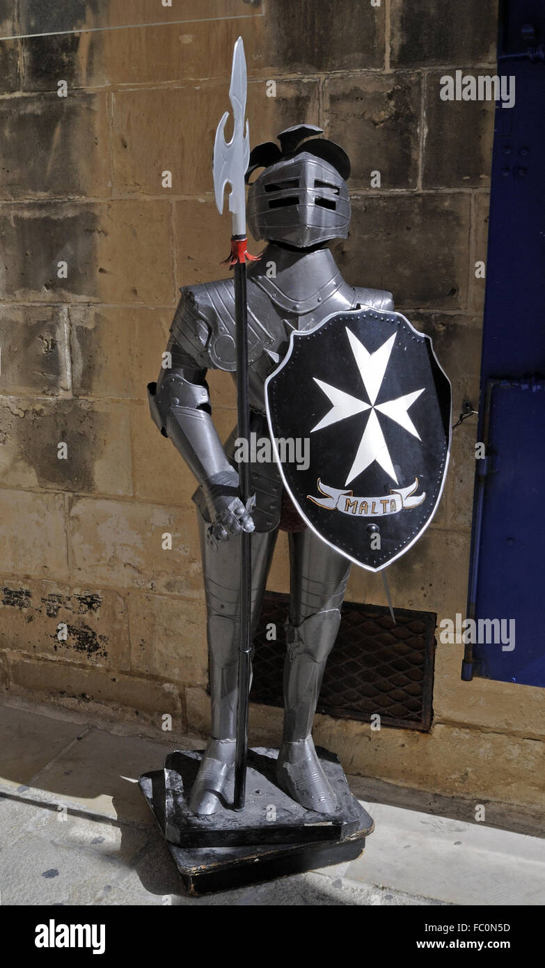 Mittelalter ritter schild hi-res stock photography and images - Alamy