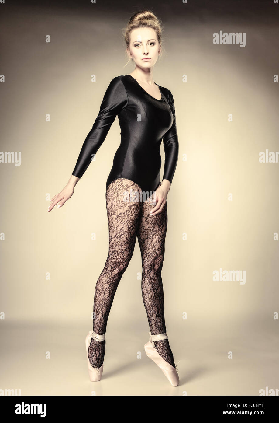 Ballett pose hi-res stock photography and images - Alamy