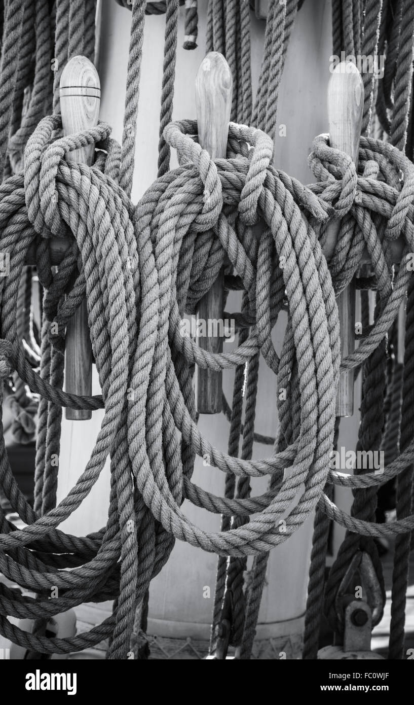 Old sailing wooden blocks rigging hi-res stock photography and images ...