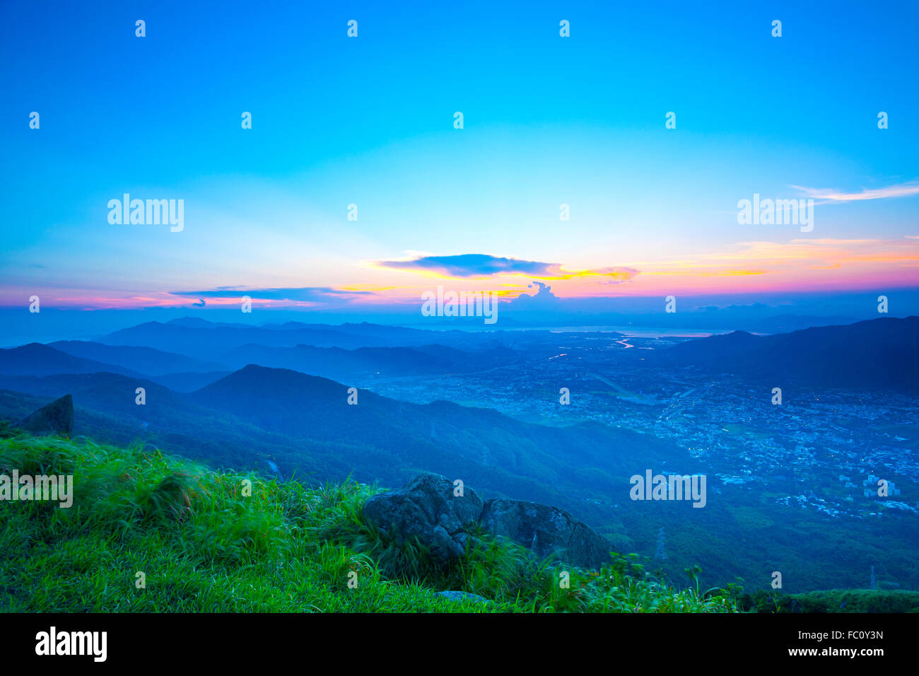 Beautiful sunset layered mountain hi-res stock photography and images ...