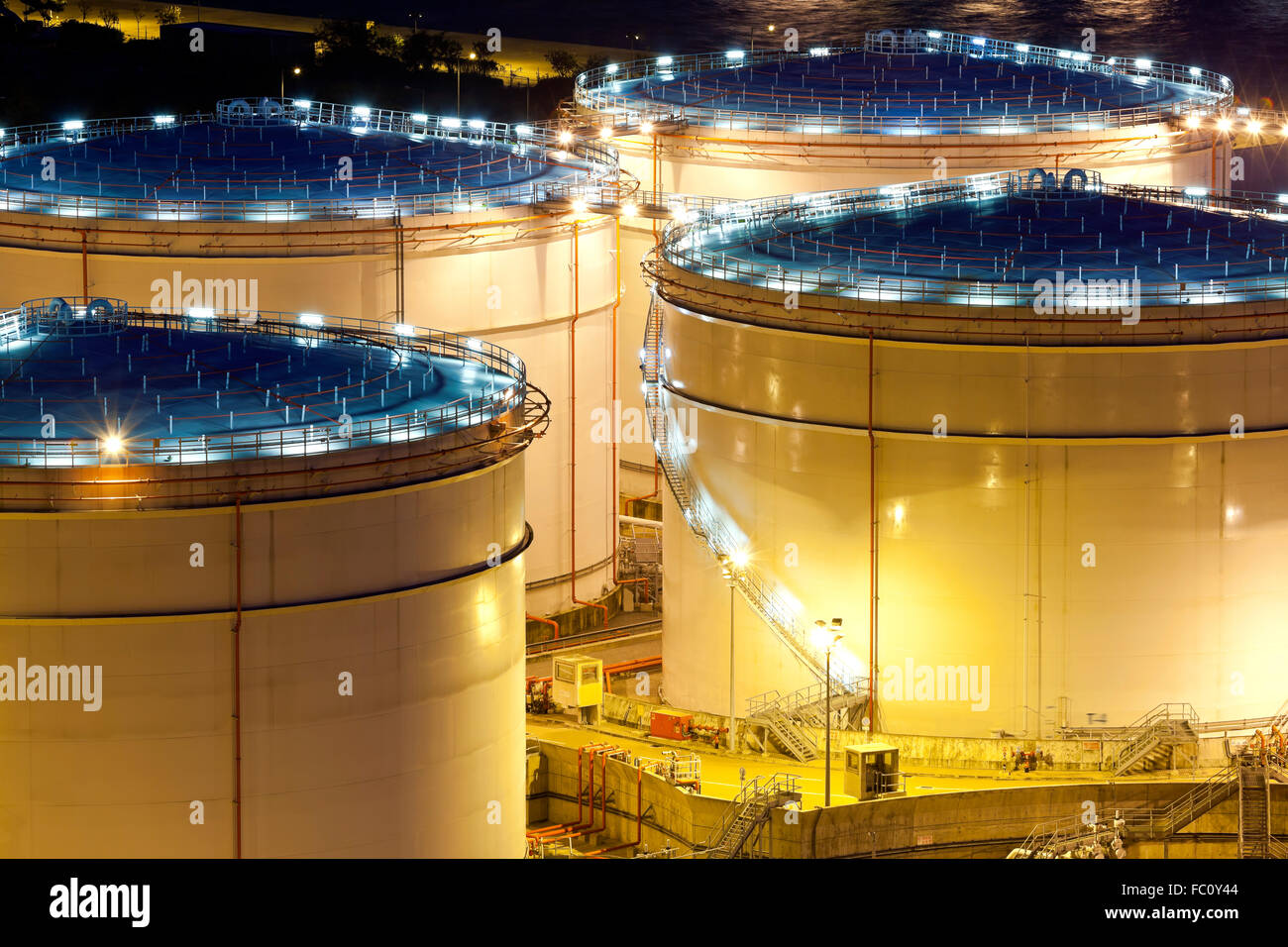 Night storage tank hi-res stock photography and images - Alamy