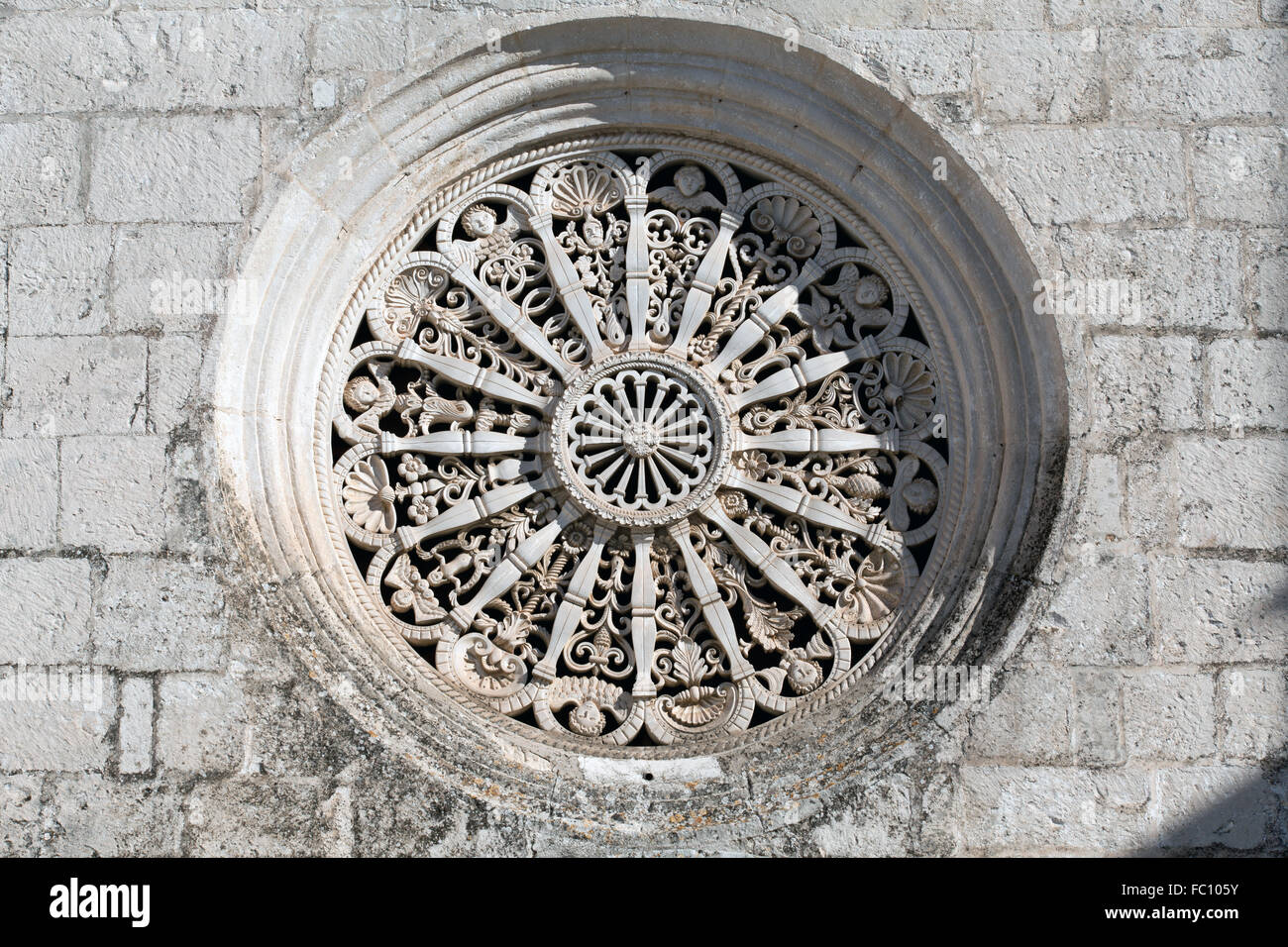 Rosette window hi-res stock photography and images - Alamy